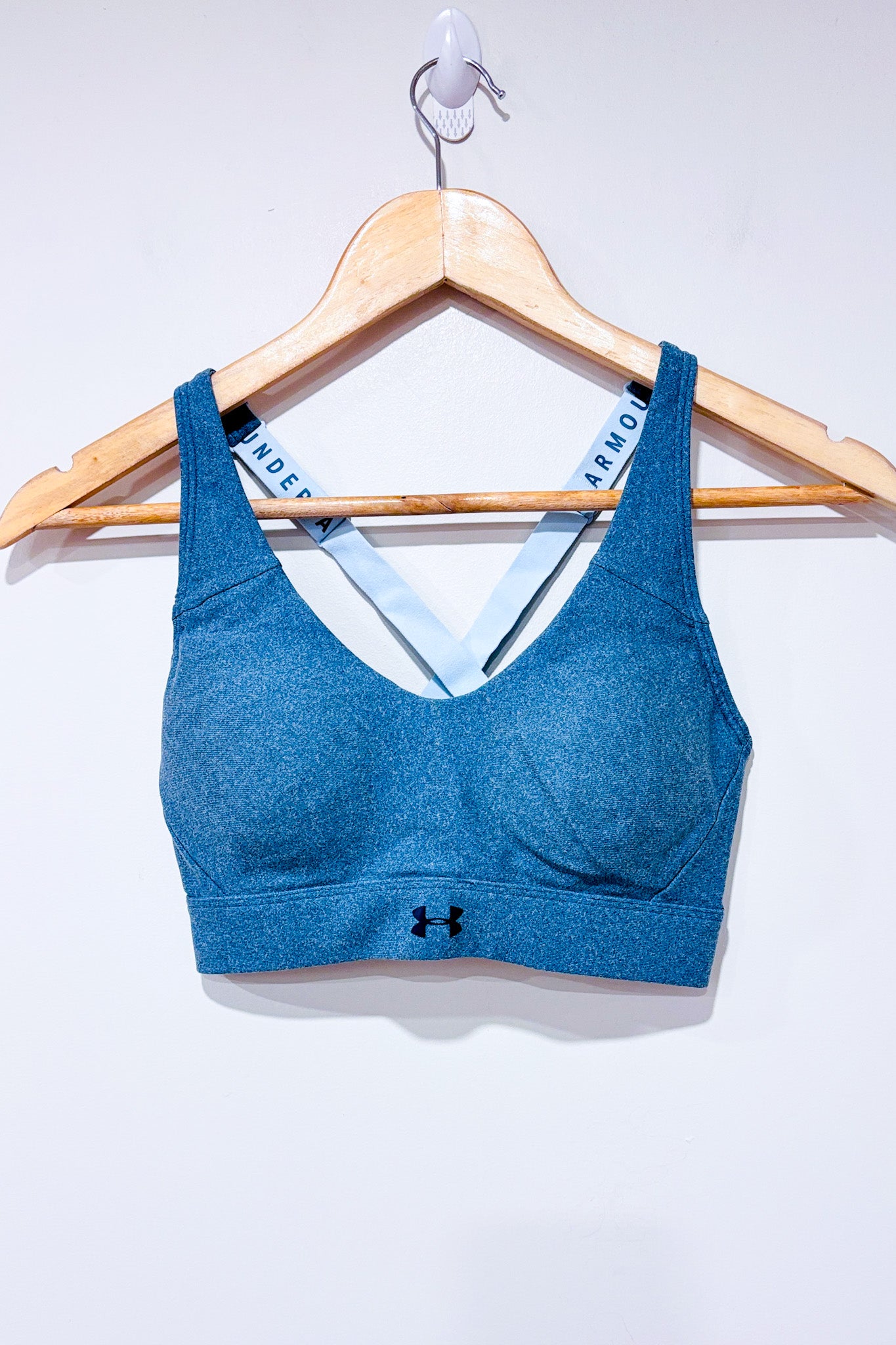 Padded blue sports top (XS) - Under Armour - Online thrift store – La ...